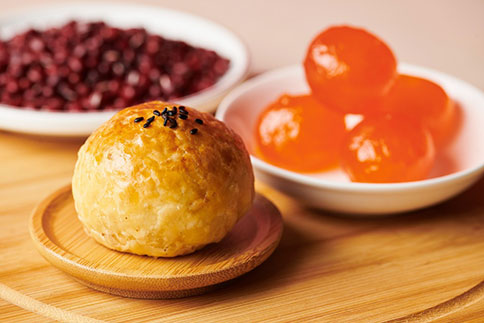 B2 鹿港⼈氣名店「新⼝味蛋黃酥」中秋快閃|最新活動內容|台北忠孝館|遠東SOGO百貨